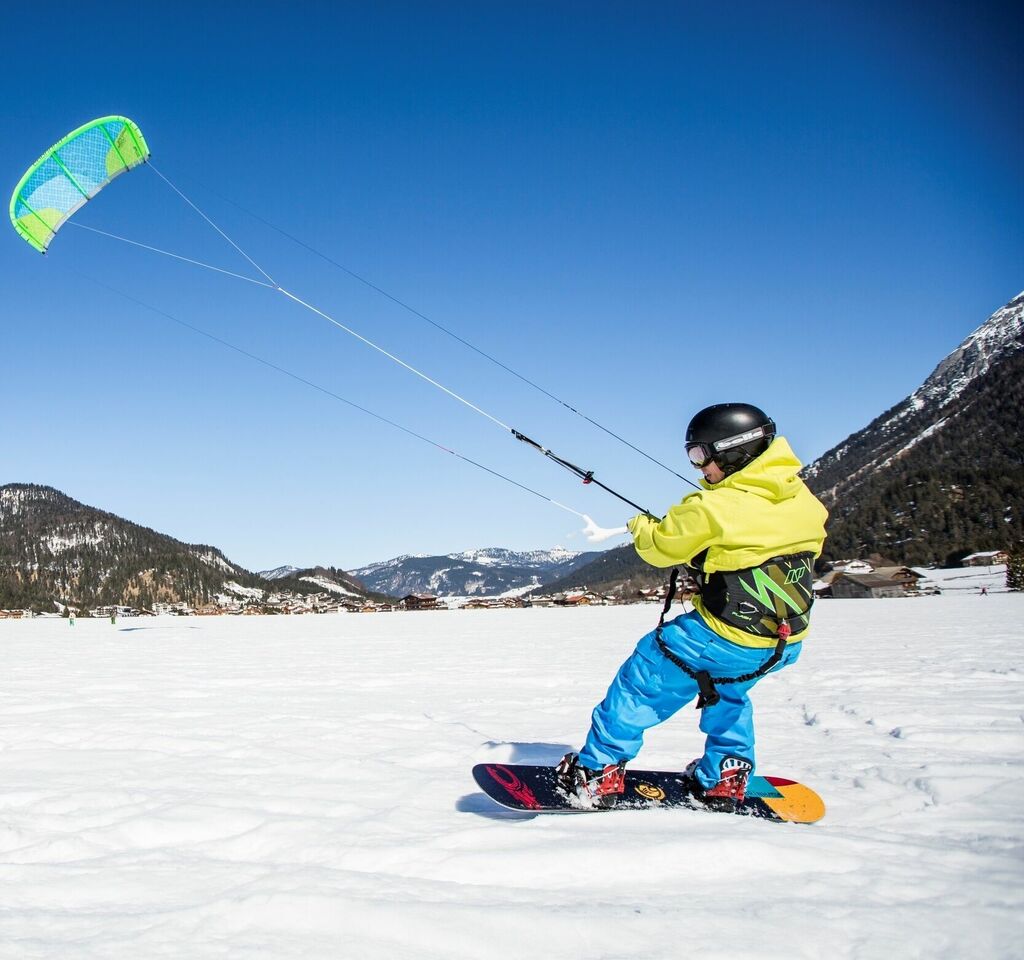 Press B2B Austria: Blobbing & Snowkiting: Austria's Obscure Sports
